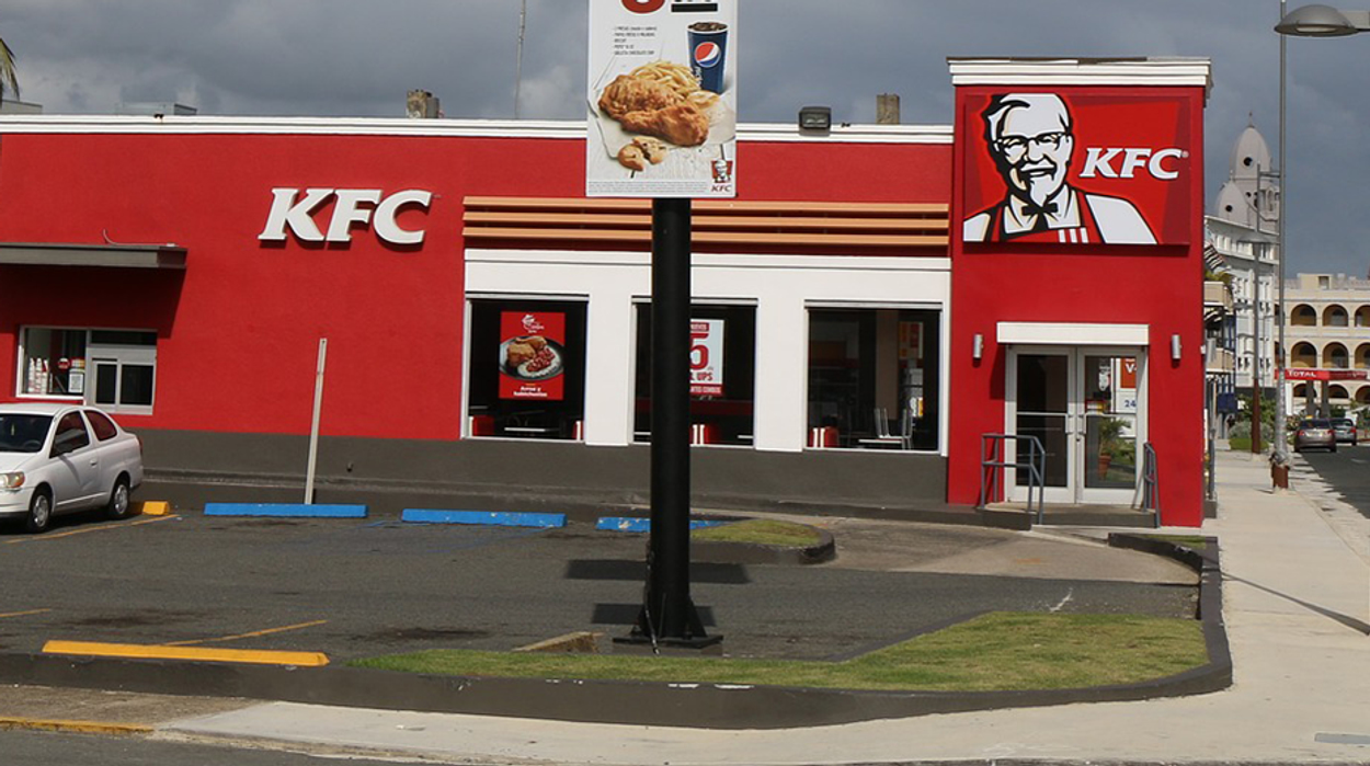 KFC laat eten rondbrengen via Thuisbezorgd - Kassa - BNNVARA